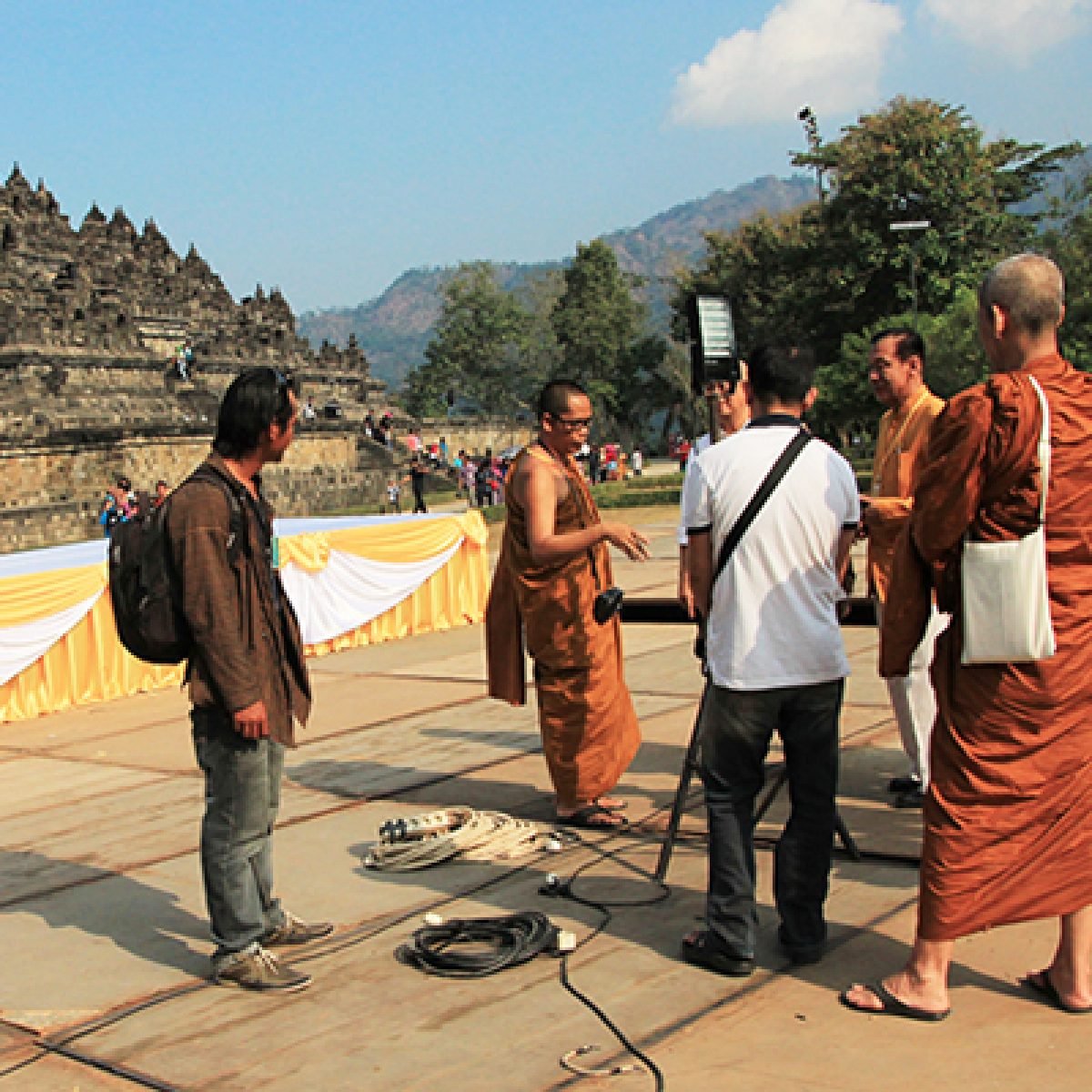 Melihat Persiapan Asadha Agung di Candi Borobudur – Buddhazine