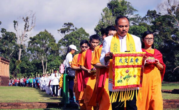 Umat Vihara Sakyakirti Rayakan Waisak di Candi Muaro Jambi – Buddhazine