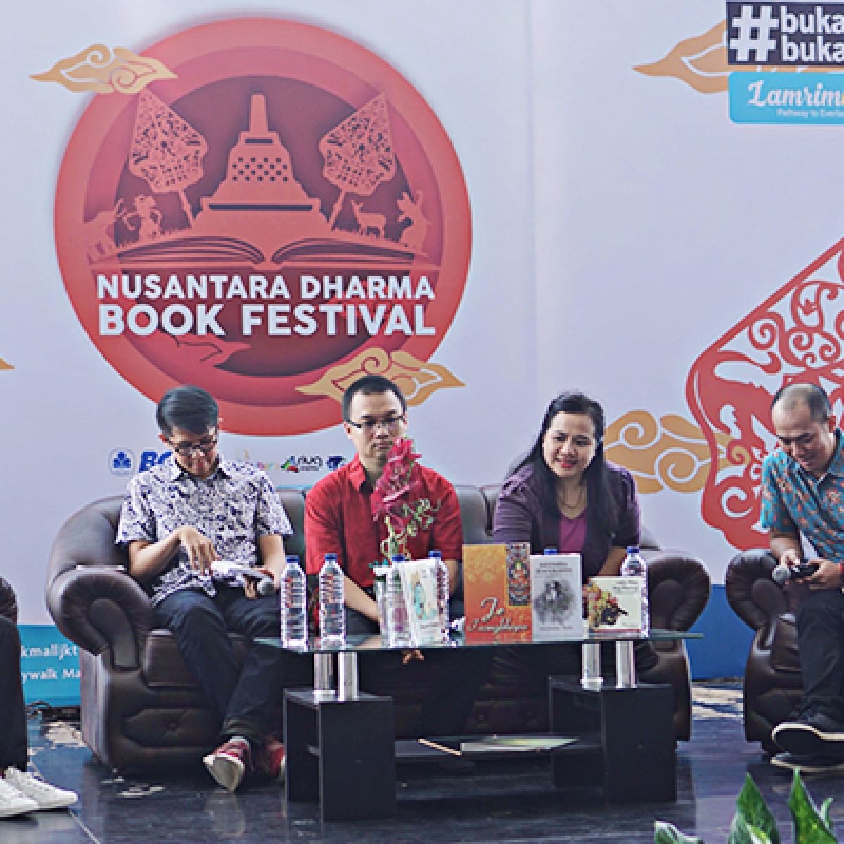 12 Aktivitas Sang Begawan: Riwayat Buddha Berdasarkan Lalitawistara dan ...