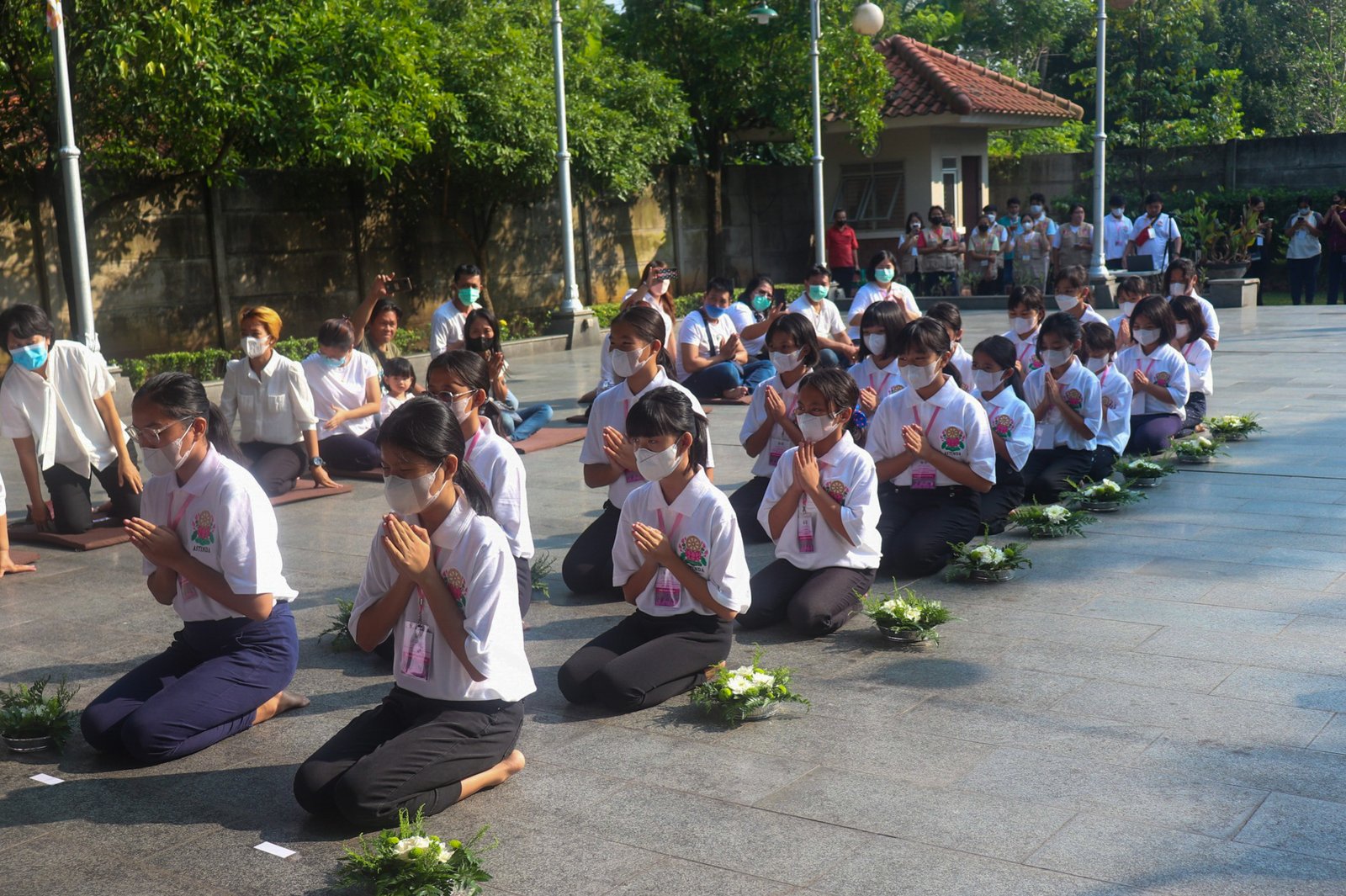 BuddhaZine | Manfaatkan Libur Sekolah, 20 Remaja Putri Belajar Hidup ...