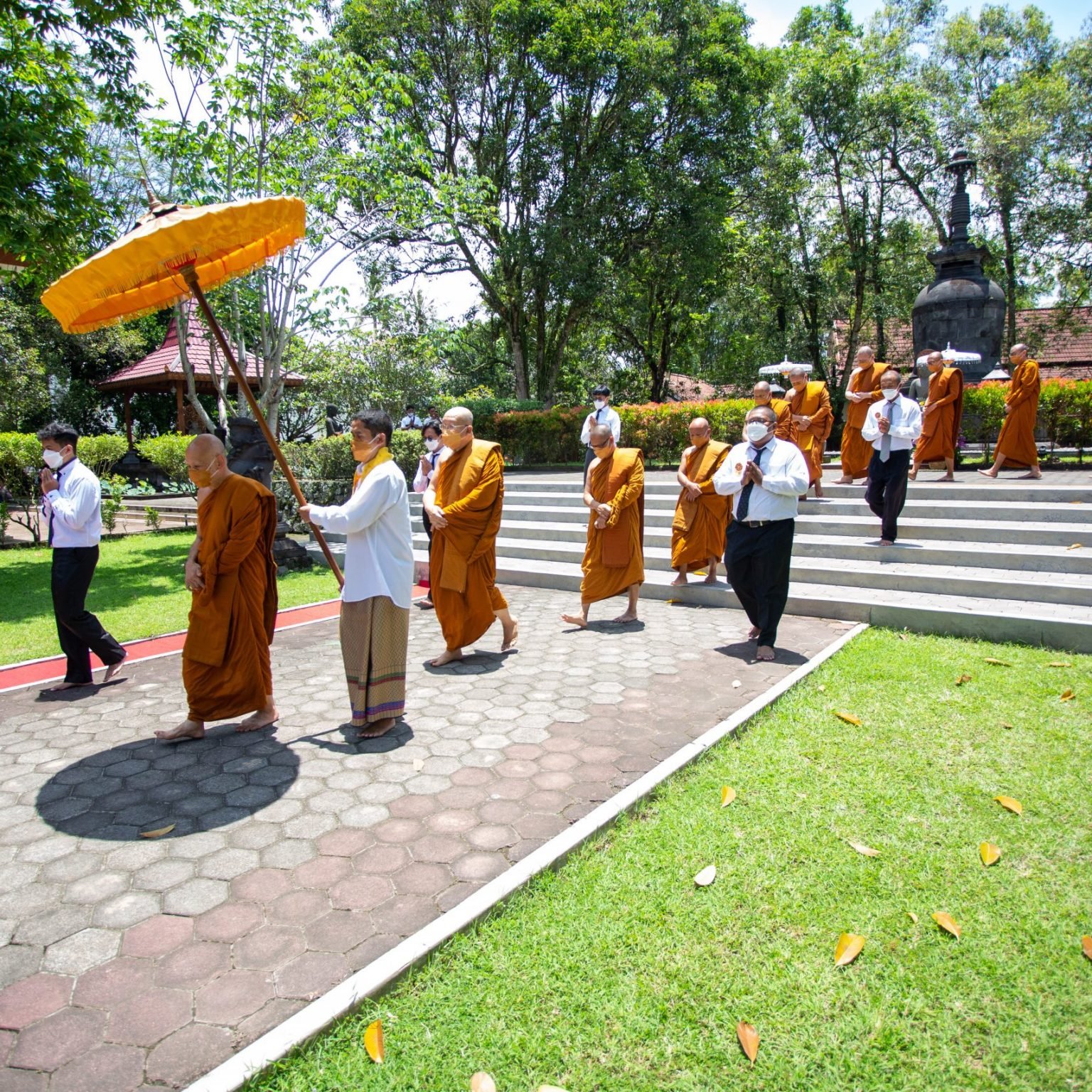 Suasana Kathina di Vihara Mendut, Diiringi Doa Untuk Dua Bhikkhu Yang ...
