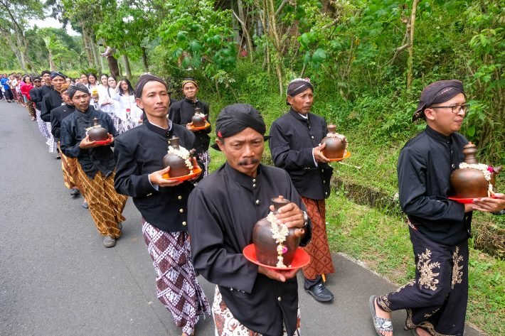 Buddhazine | Khas Umat Buddha Jawa Selamatan Tumpeng