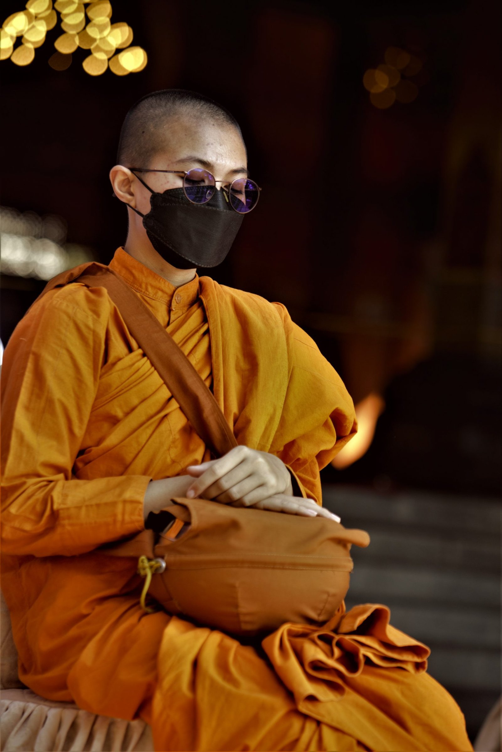 Buddhazine | Pertama Kali Pindapatta, Ribuan Umat Buddha Penuhi Balai ...