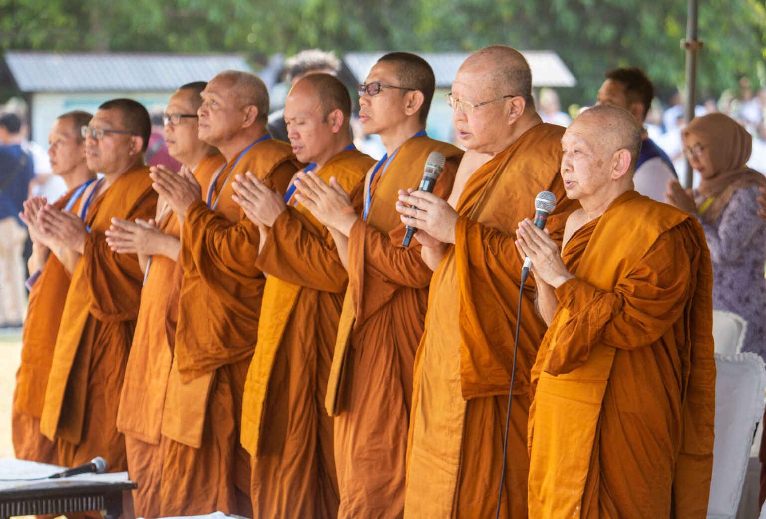 Buddhazine | Puluhan Ribu Orang Hadiri Asadha Puja di Candi Borobudur