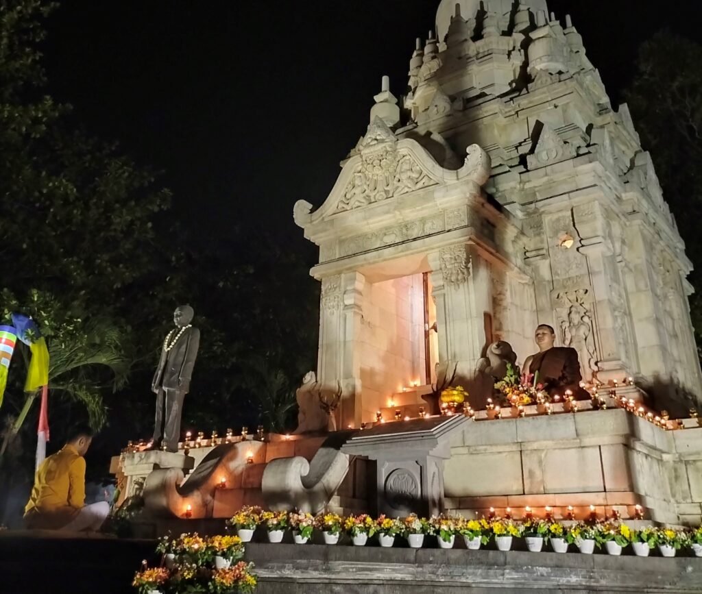 Buddhazine | Asalha Puja di Vihara Dhamma Sundara, Umat Renungkan ...