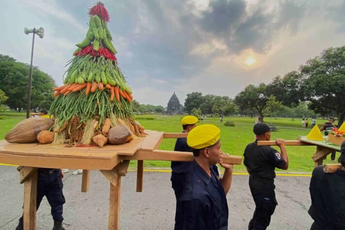 Buddhazine | Prosesi Persembahan Amisa Puja Awali Perayaan Waisak di ...